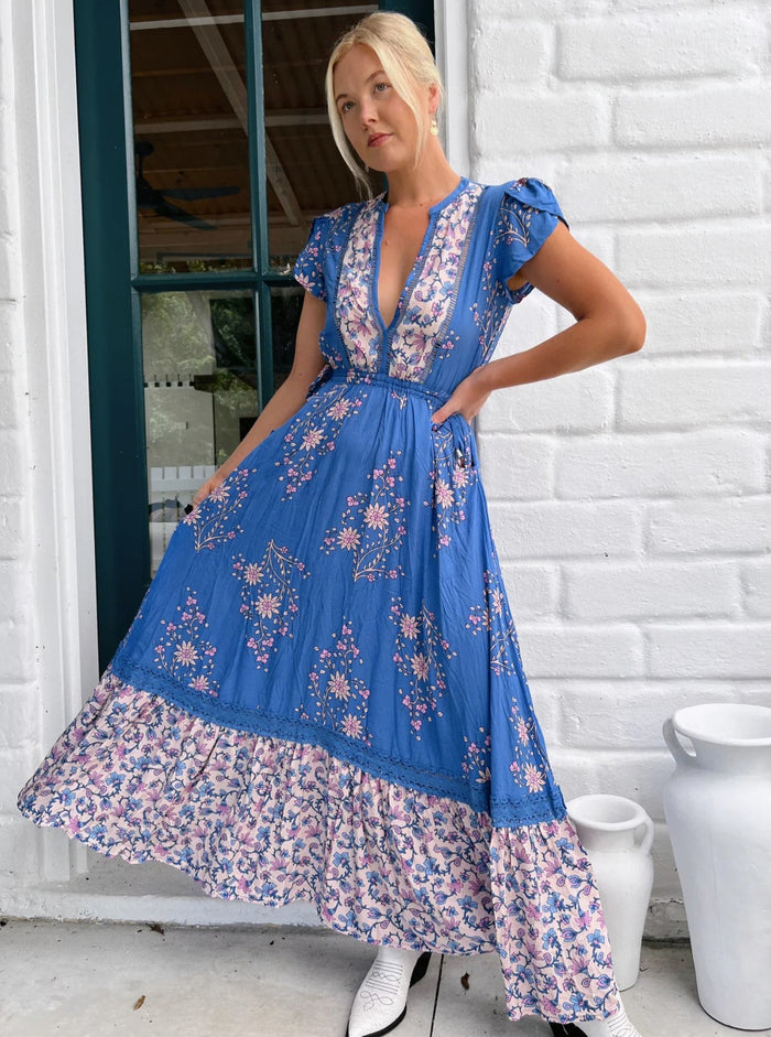 OutDazl: Your Premier Destination for Beach & Holiday Fashion Trends